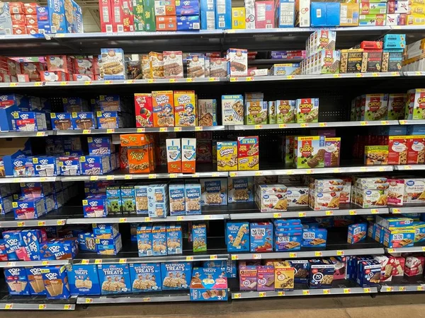 Cereal aisle Stock Photos, Royalty Free Cereal aisle Images | Depositphotos