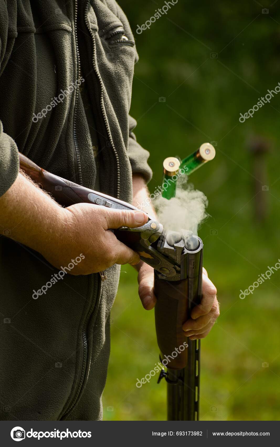Hunter Practices Shooting Rifle — Stock Photo © Tylinek #693173982