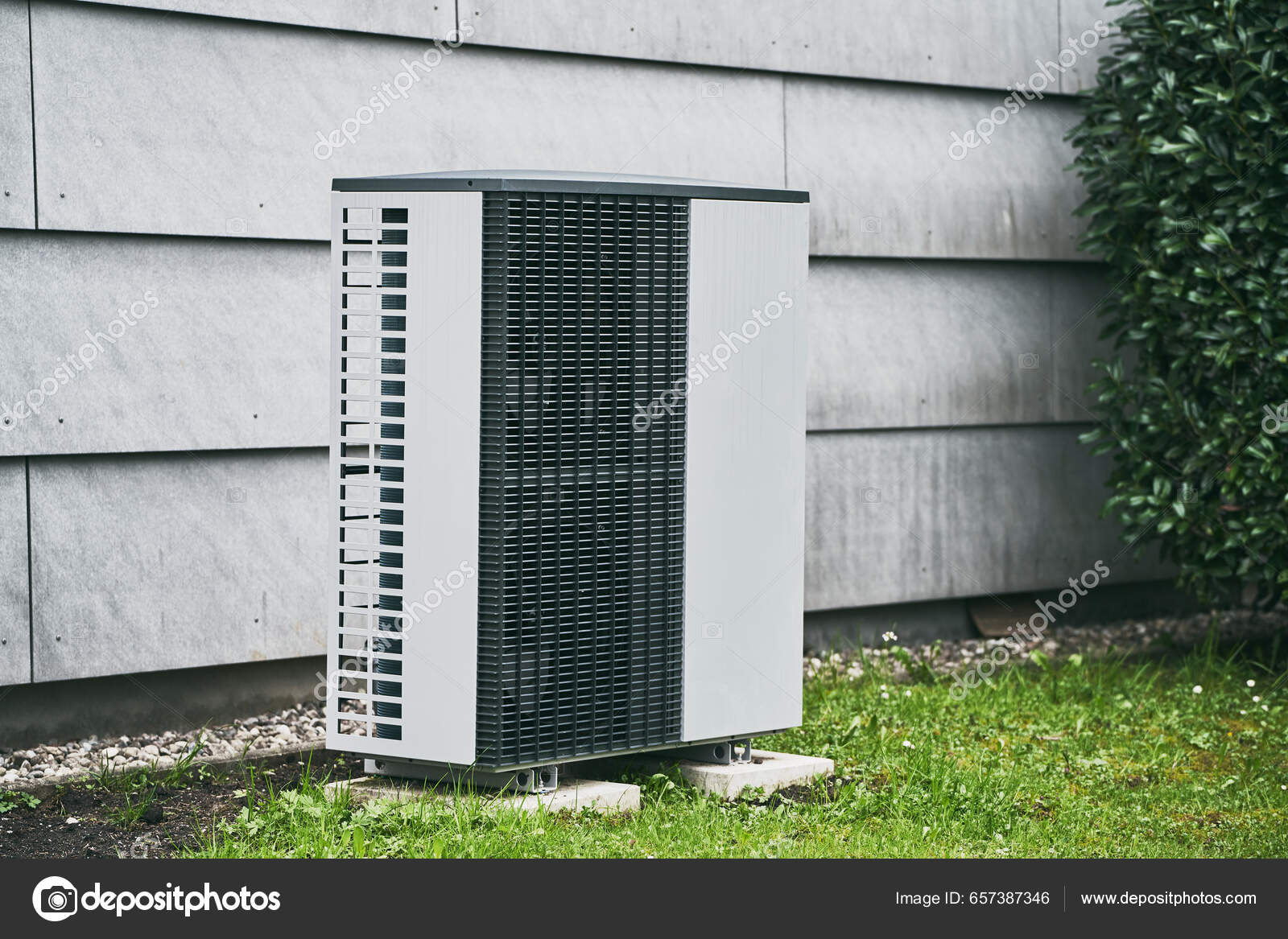 Air Conditioner Outdoor Unit House Grass Modern Hvac Heat Pump — Stock ...