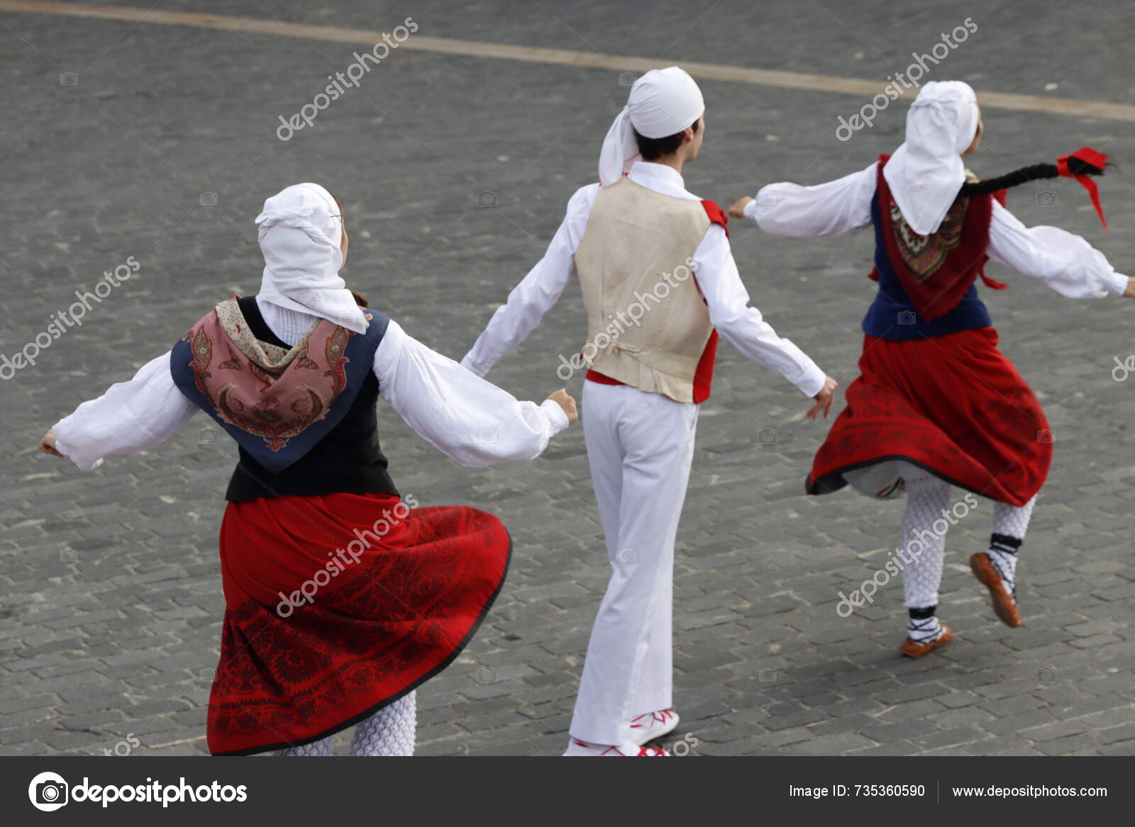Basque Folk Dance Exhibition — Stock Editorial Photo © Gorazarre #735360590