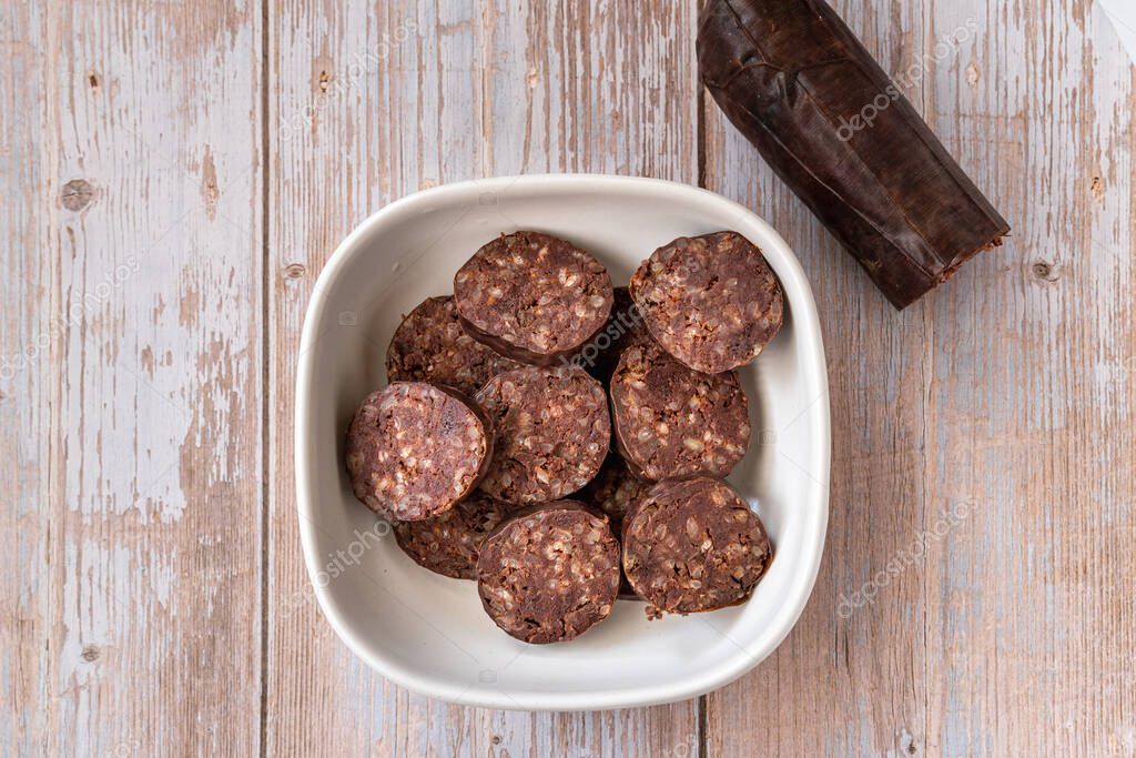 Morcilla de Burgos es una salchicha hecha de arroz, sangre de cerdo ...