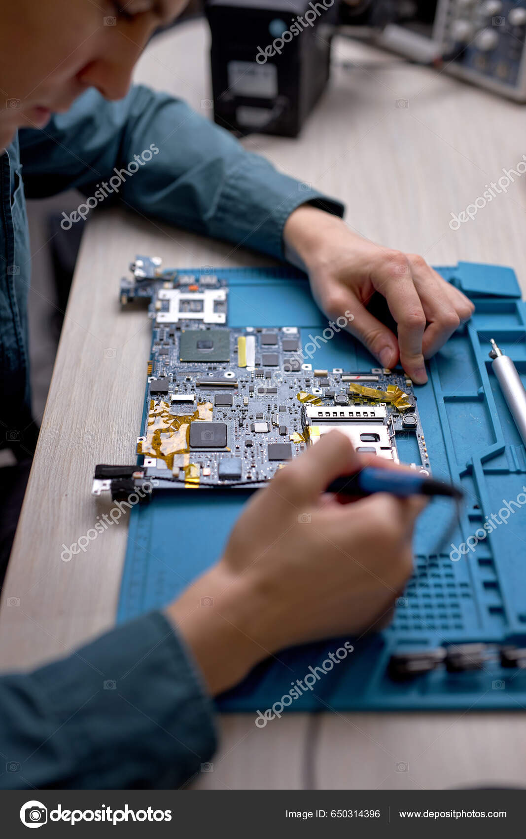 Top View Technician Engineer Installing Cpu Microprocessor Motherboard Socket Workplace Stock ...
