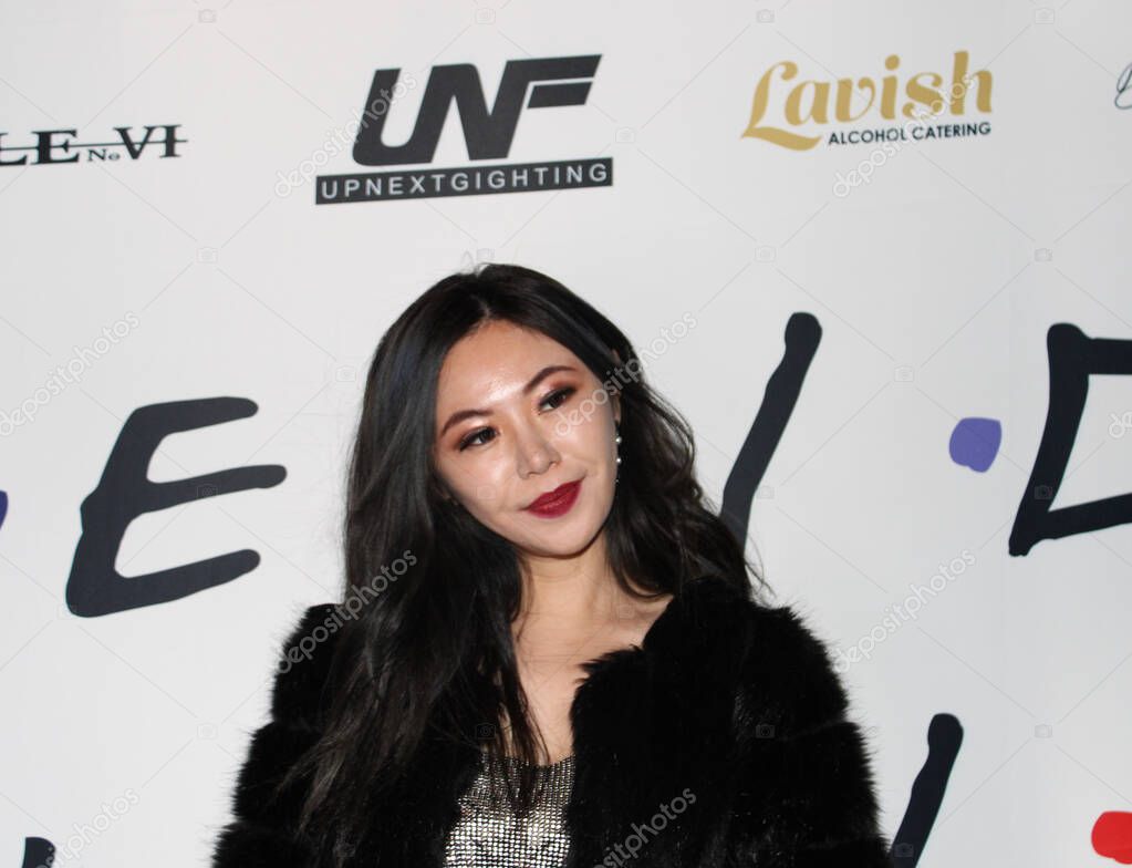 Los Angeles, CA - 19 de noviembre de 2023: Llegadas de alfombras rojas ...