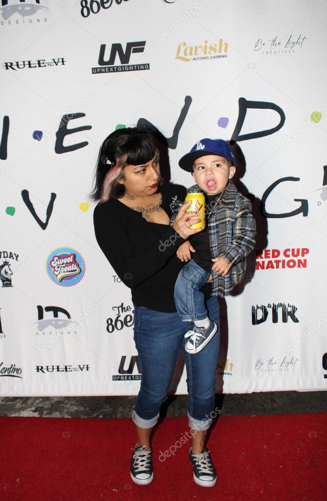 Los Angeles, CA - 19 de noviembre de 2023: Llegadas de alfombras rojas ...