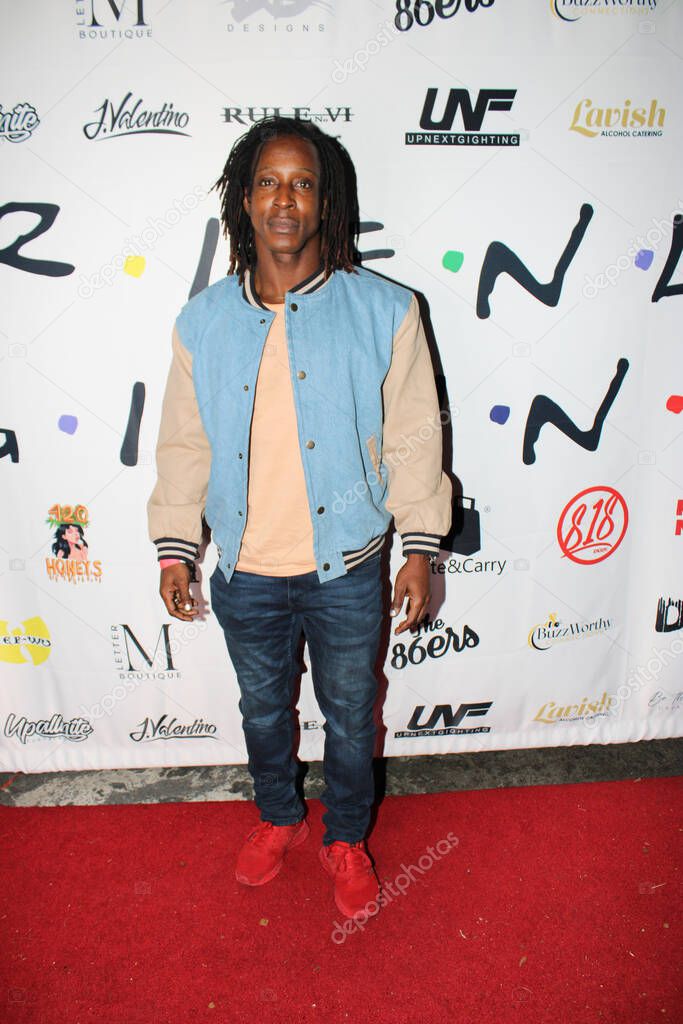 Los Angeles, CA - 19 de noviembre de 2023: Llegadas de alfombras rojas ...