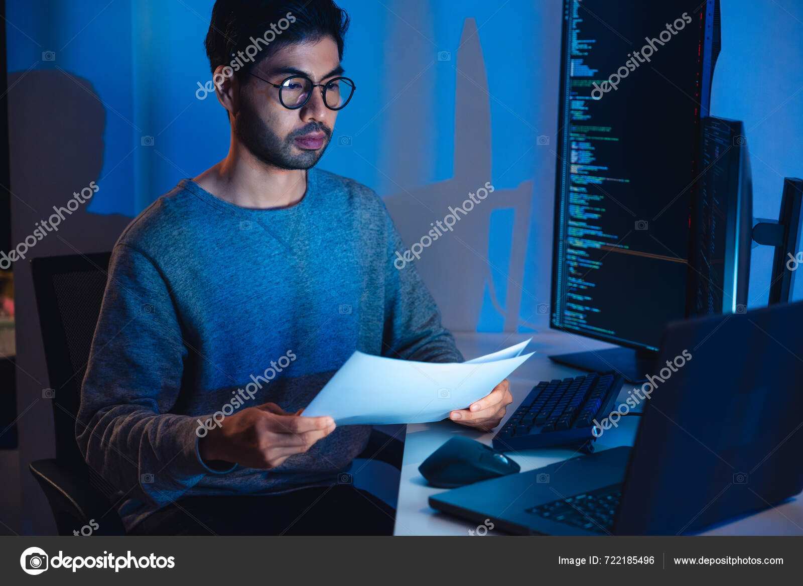 Desarrollo Software Indio Trabajando Codificación Pantalla Del ...