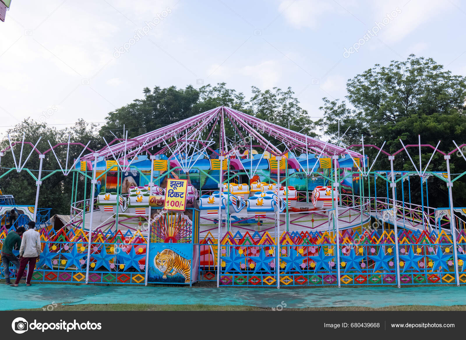 Ghaziabad Uttar Pradesh India October 2022 Tourists Enjoying Joint ...