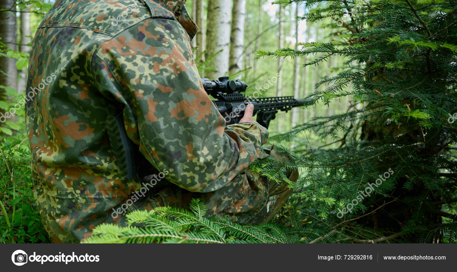 Hunter Rifle Wearing Camouflage Suit Sitting Ambush Camouflaged Sniper Forest — Stock Photo ...
