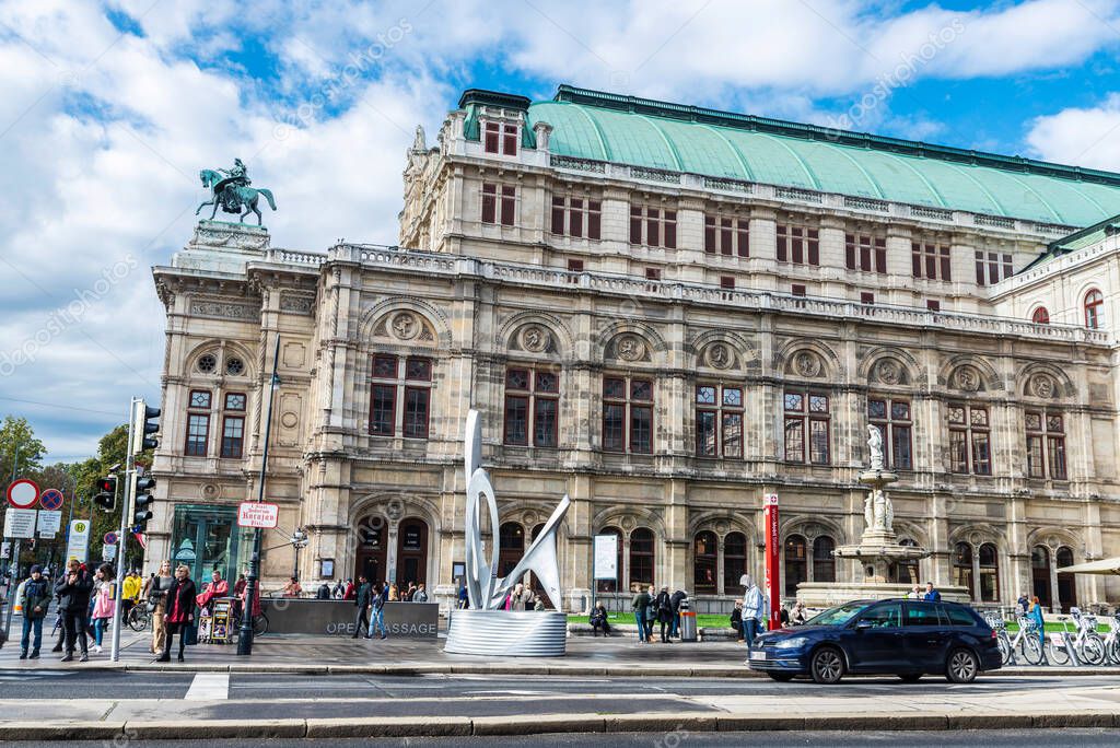 Viena, Austria - 14 de octubre de 2022: Fachada de la Ópera Estatal de ...