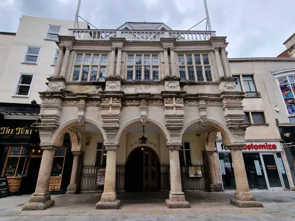 Exeter 's Guildhall es un centro cívico histórico, con una arquitectura ...