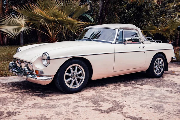 Fotos de Mgb gt, Imagens de Mgb gt sem royalties | Depositphotos
