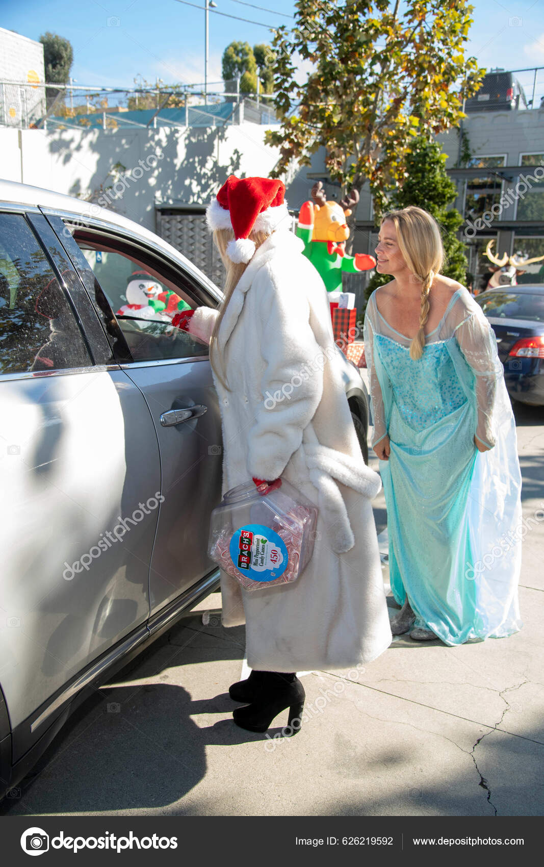 Erin Gavin Anna Colona Attend Hollywood Cares Holiday Drive Presented ...