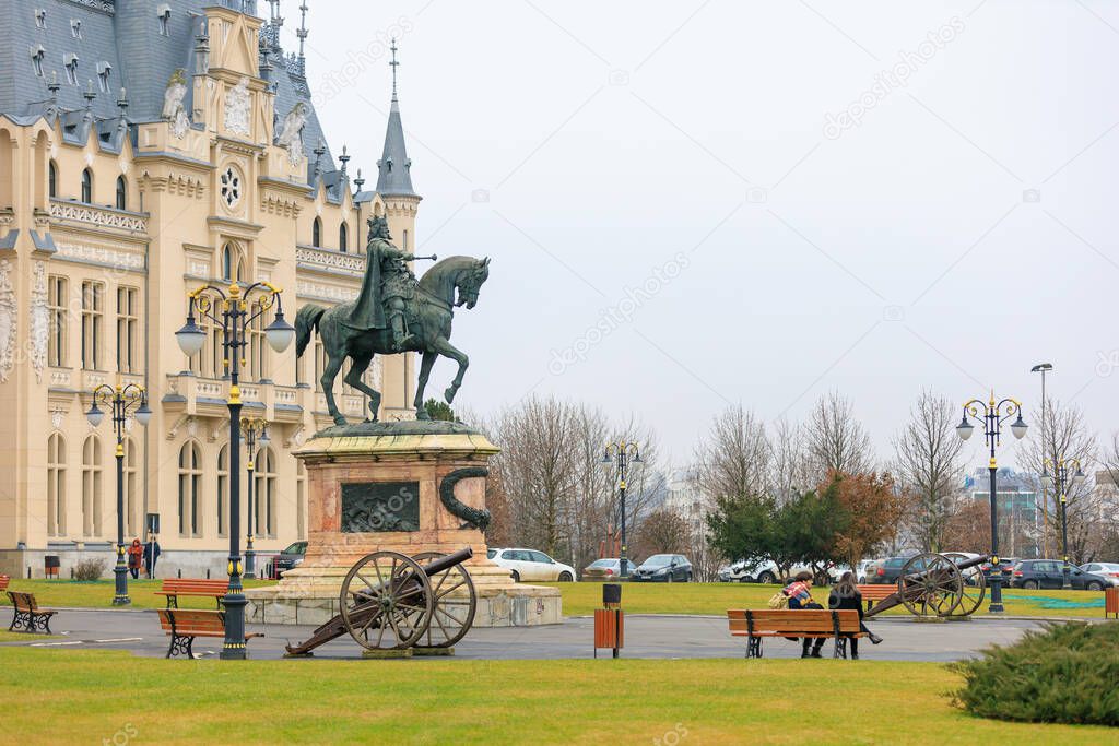 15 de enero de 2023 Iasi Rumania. Monumento a Stefan cel Mare ...