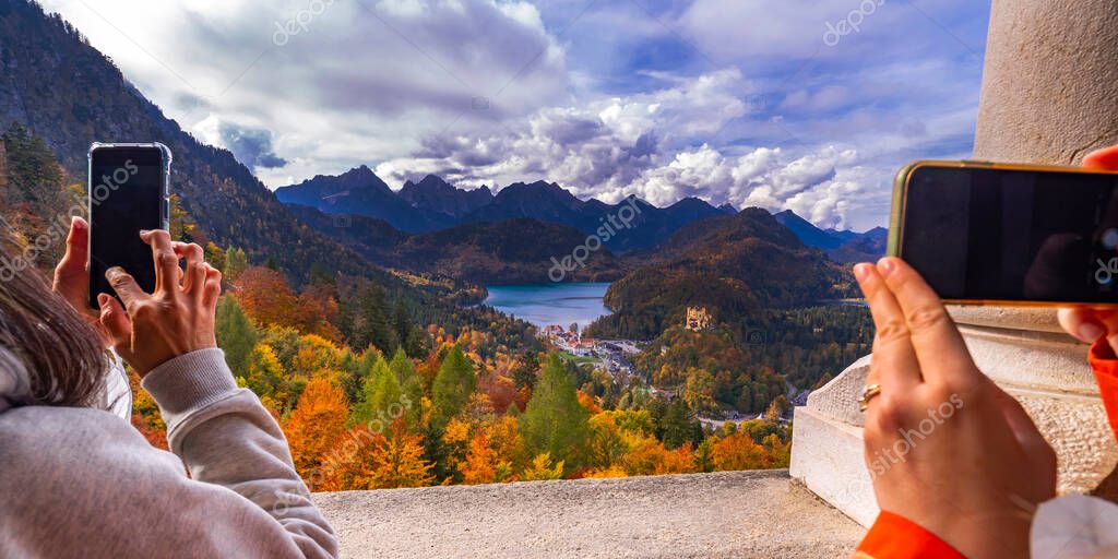 Castillo de Hohenschwangau Vista desde el castillo de Neuschwanstein ...
