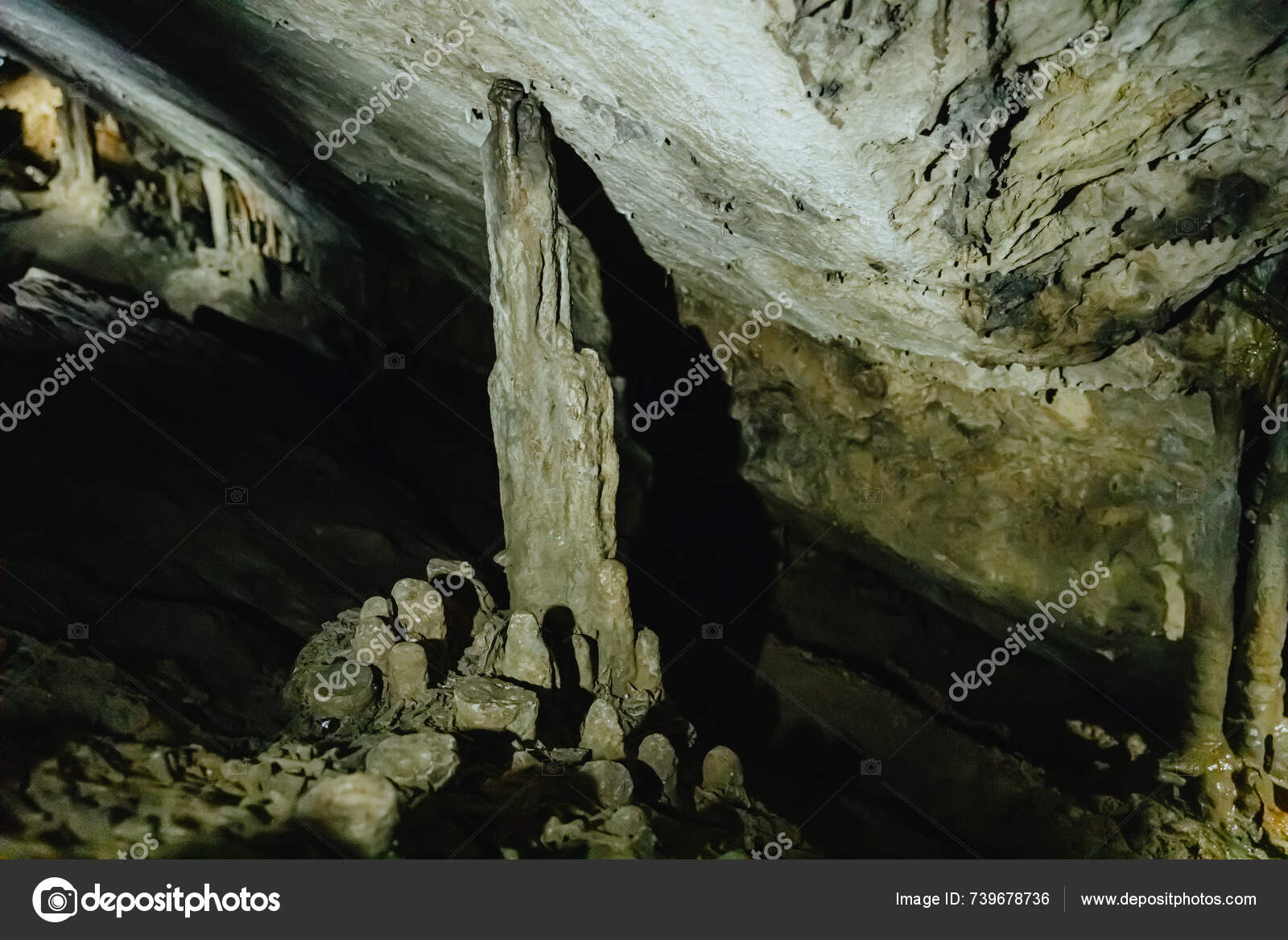 Beautiful Side View Bizarre Standing Shaped Stalactites Crevice Dark ...