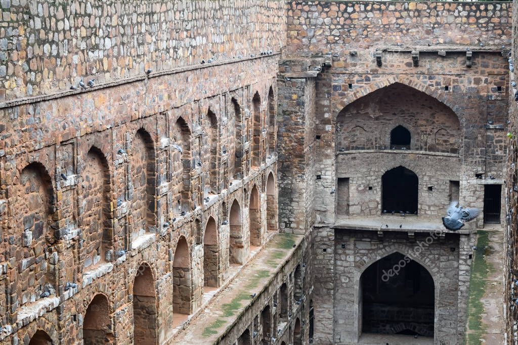 Agrasen Ki Baoli (Paso Bien) situado en el centro de Connaught colocado ...