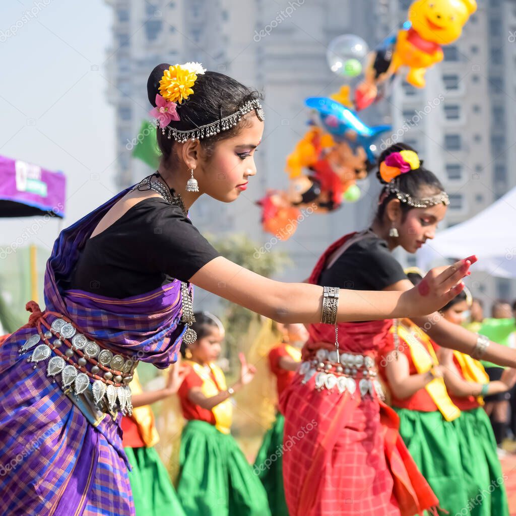 Delhi, India - 11 de diciembre de 2022 - Bharathanatyam Bailarines de ...