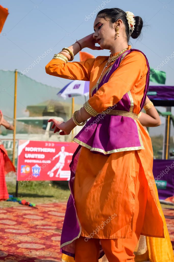 Delhi, India - 11 de diciembre de 2022 - Bharathanatyam Bailarines de ...