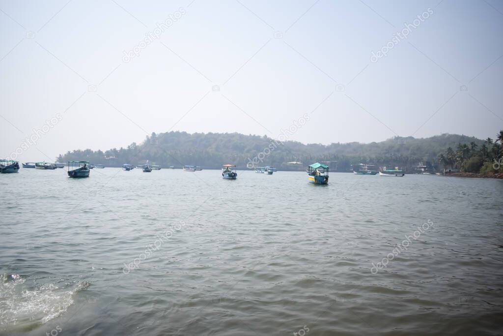 Increíble vista del mar Arábigo durante el día en Goa, India, vista al ...