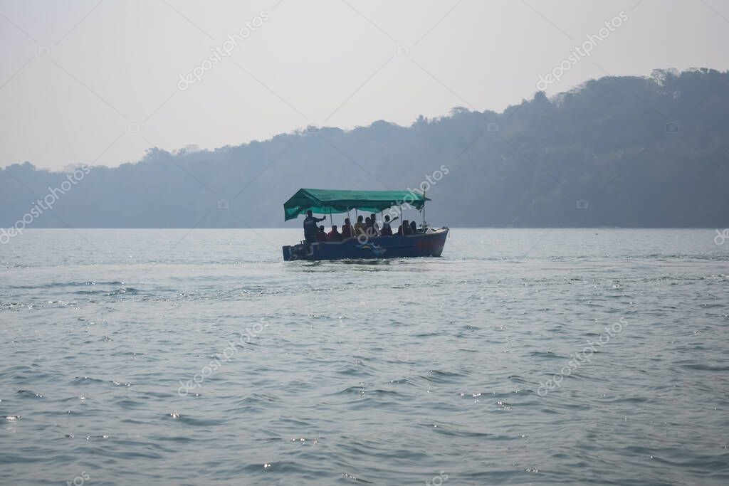 Increíble vista del mar Arábigo durante el día en Goa, India, vista al ...