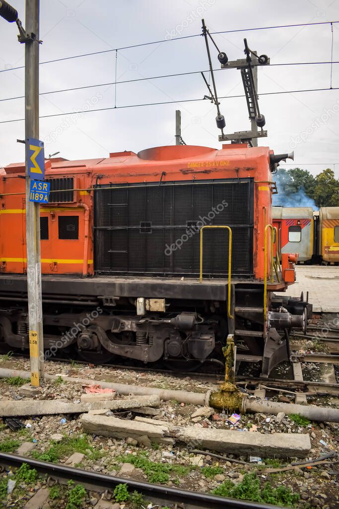 Amritsar, India, 03 de febrero de 2024 - Tren indio motor de locomotora ...