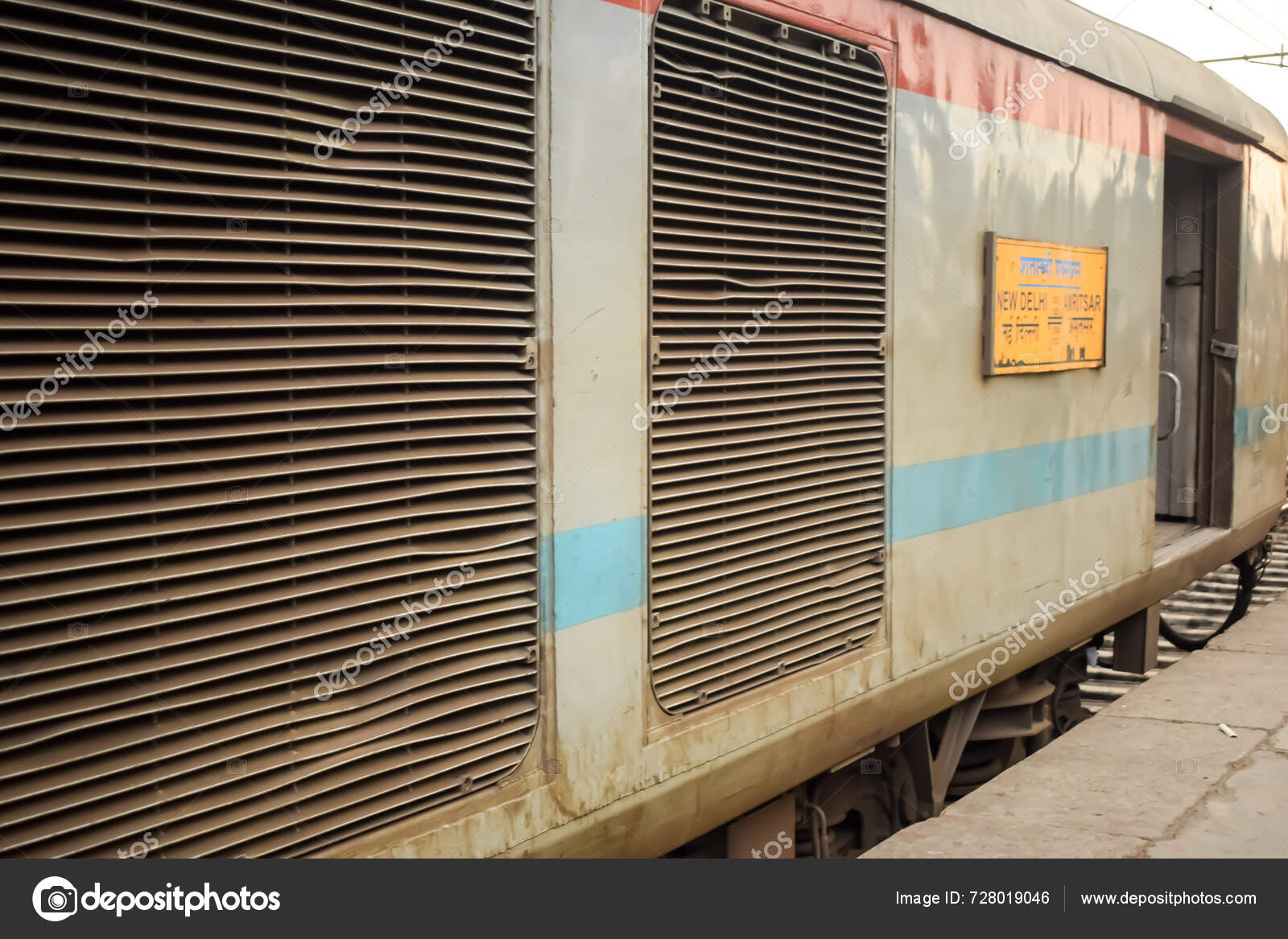Amritsar India Junio 2024 Tren Indio Plataforma Estación Tren Amritsar ...