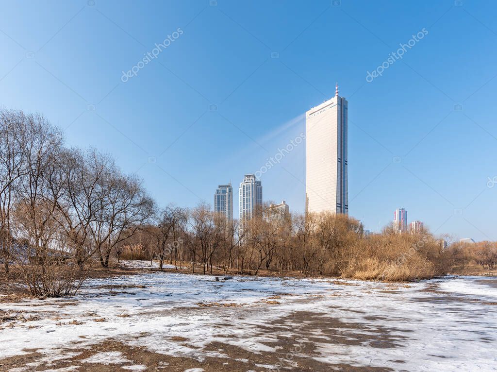 Sunlight reflecting from the gold-tinted glass of the 63 Square ...