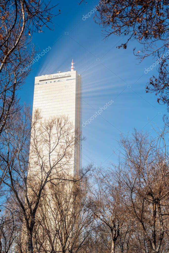 Sunlight reflecting from the gold-tinted glass of the 63 Square ...
