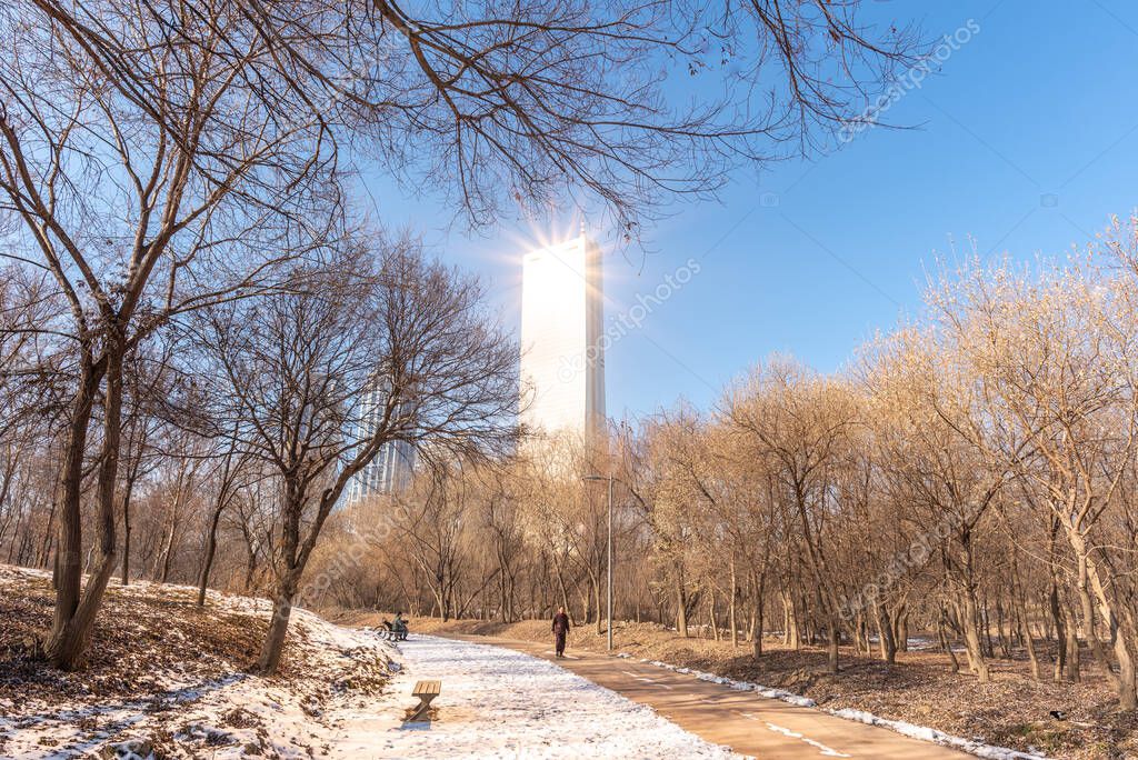 Sunlight reflecting from the gold-tinted glass of the 63 Square ...