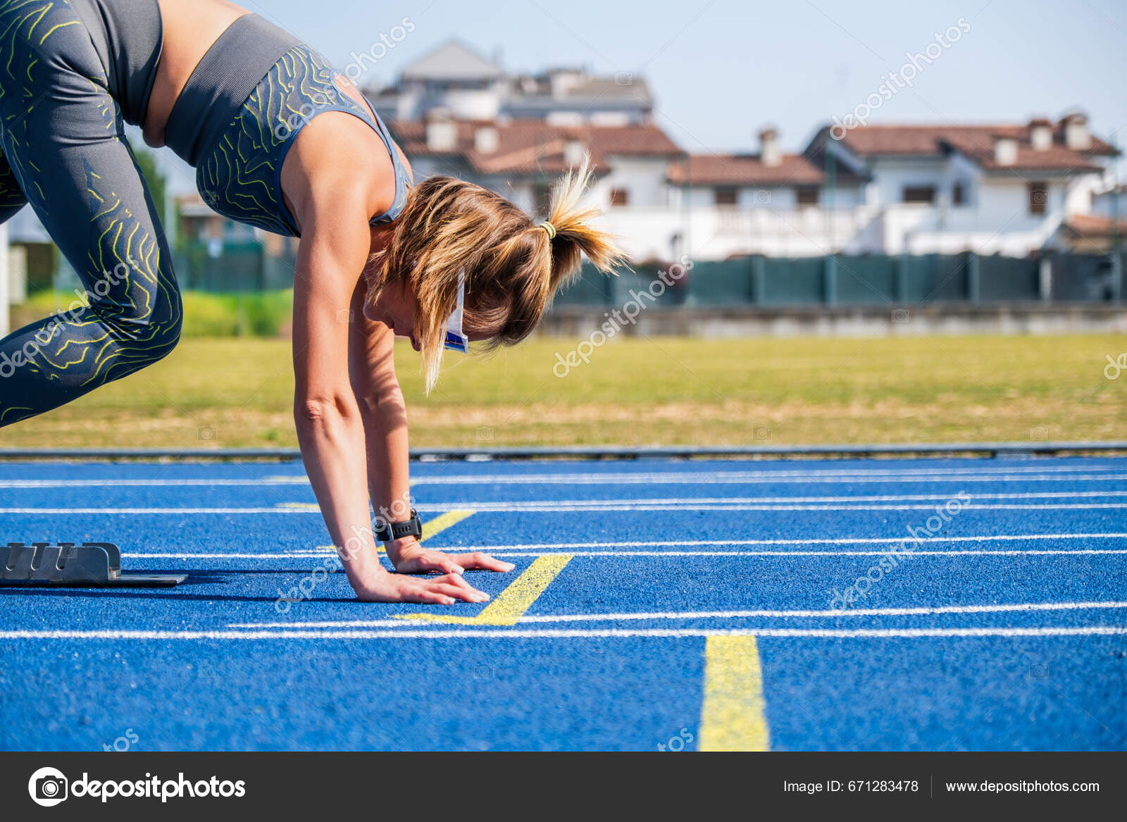 Woman Ready Sprint Start Athletics Sprinter Girl Starting Blocks Ready ...