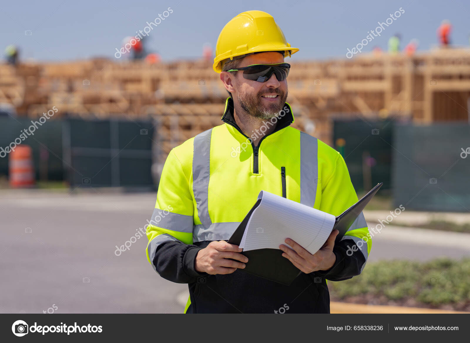 Professional Construction Worker New House Portrait Worker Man Outdoor ...