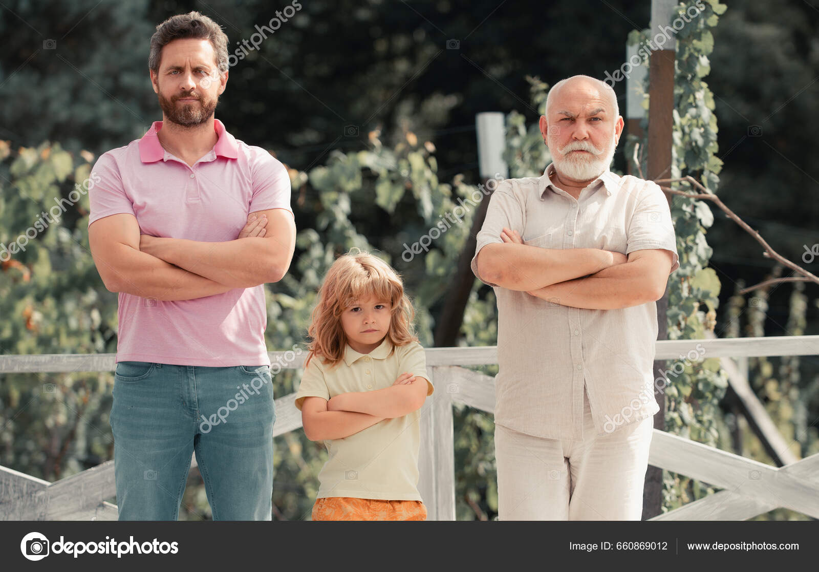 Män Generation Farfar Far Och Son Trädgården Pappadagen Generationskoncept Män — Stockfotografi ...
