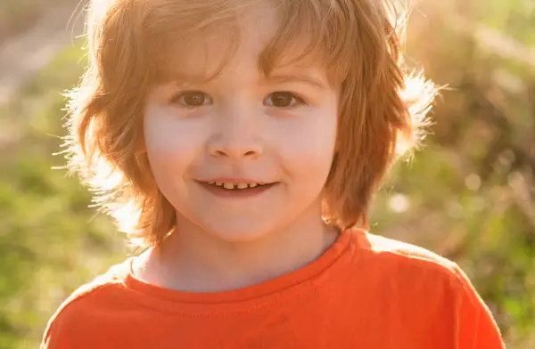Niño con pecas fotos de stock, imágenes de Niño con pecas sin royalties ...