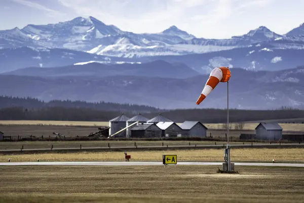 Springbank Alberta Canadá, 22 de noviembre de 2023: Calcetín de viento ...