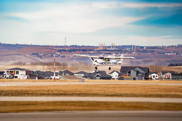 Springbank Alberta Canadá, 22 de noviembre de 2023: Un pequeño avión ...