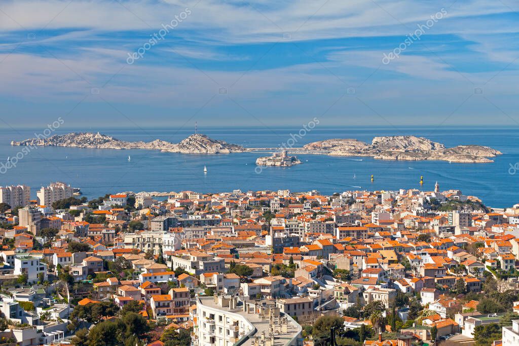 Vista aérea del distrito de "Le Pharo" con frente a la costa de ...