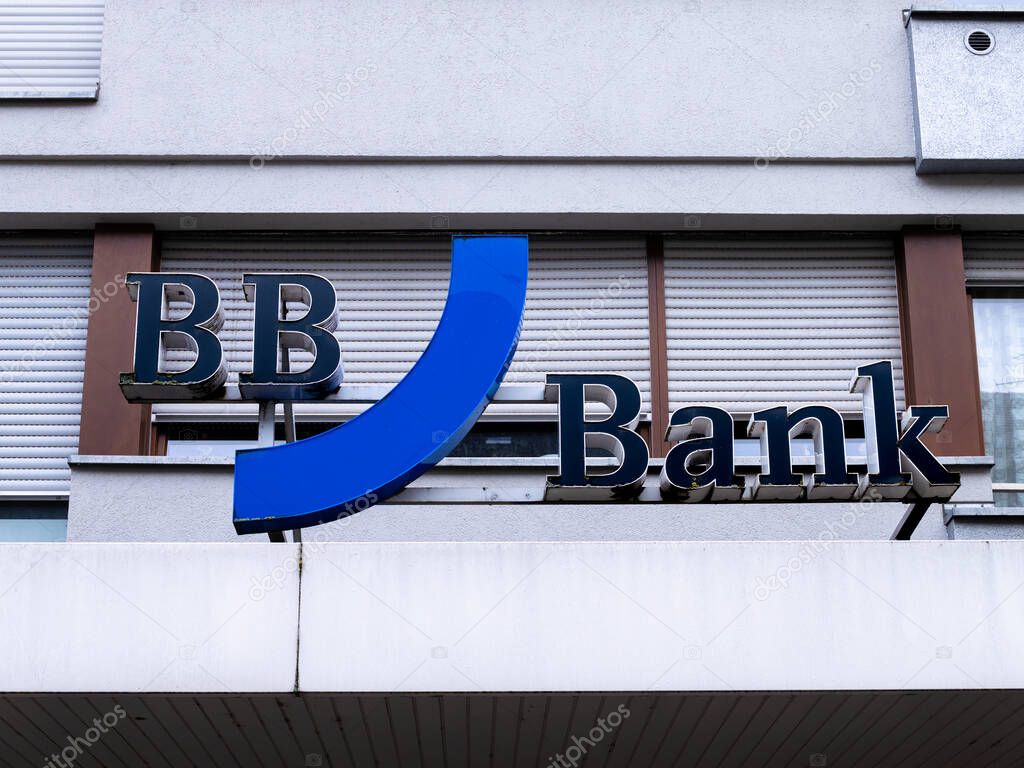 Singen, Alemania - 1 de mayo de 2023: BBBank es un moderno banco ...
