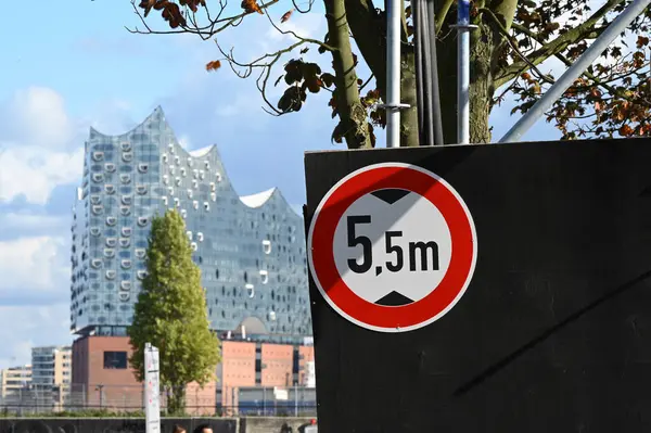 La Elbphilharmonie (también conocida como Elphi para abreviar) es una ...