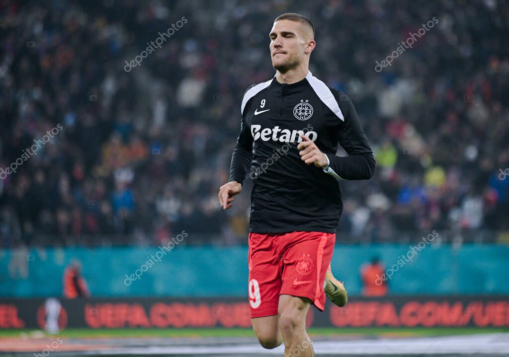 Daniel Birligea (FCSB) fotografiado antes del partido de la UEFA Europa ...