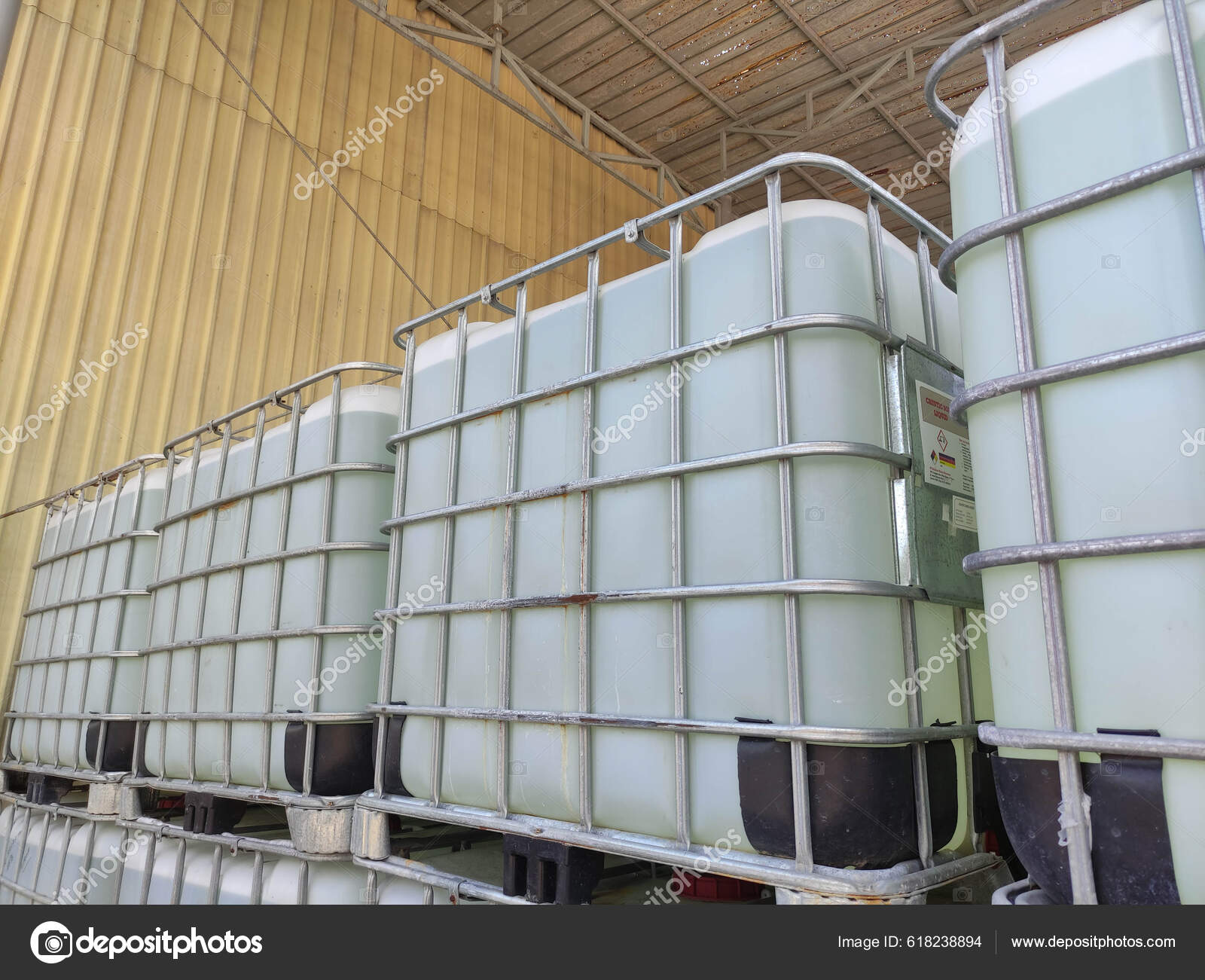 Contenedor Del Tanque Ibc Contenedor Que Utiliza Como Medio Transporte ...