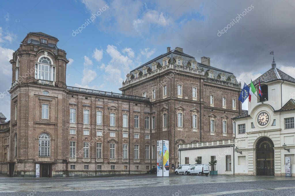 Venaria, Italia - 05-06-2022: Las hermosas fachadas del Palacio Real de ...