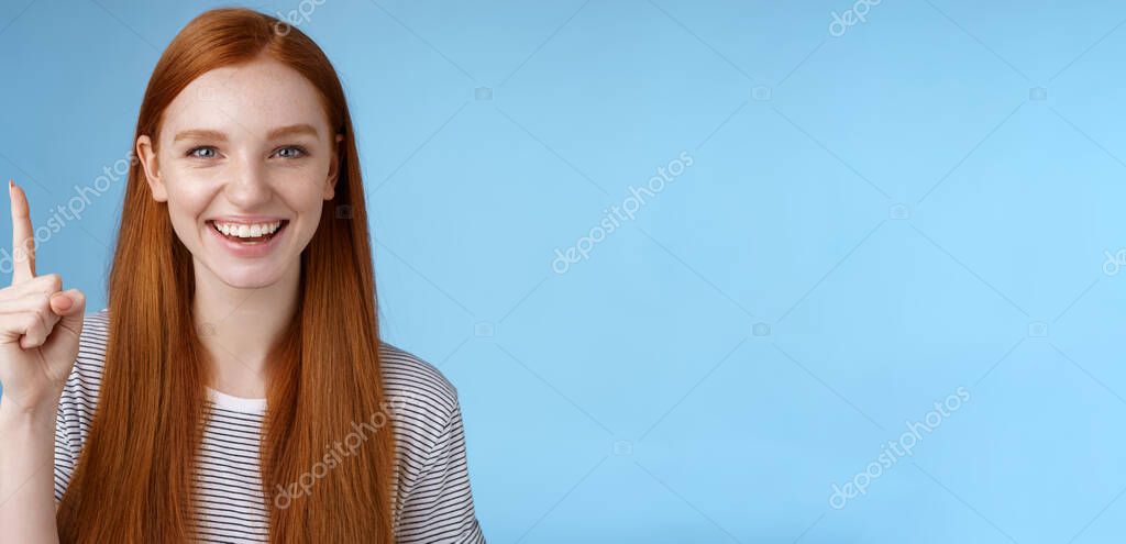 Tengo una idea excelente para ti. Atractivo feliz amigable de aspecto ...