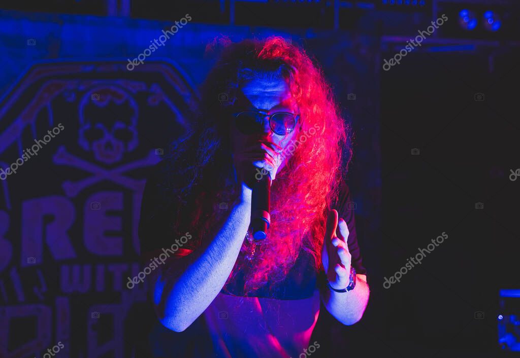 El rapero Red actúa en el Astronomicon 6 en Burton Manor el 3 de marzo ...