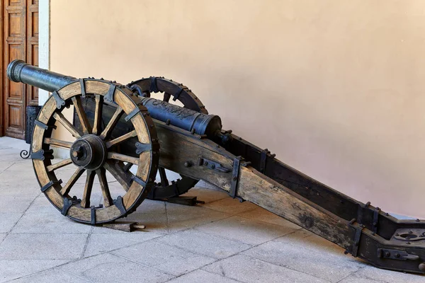Cannon artillerie Stock Photos, Royalty Free Cannon artillerie Images ...