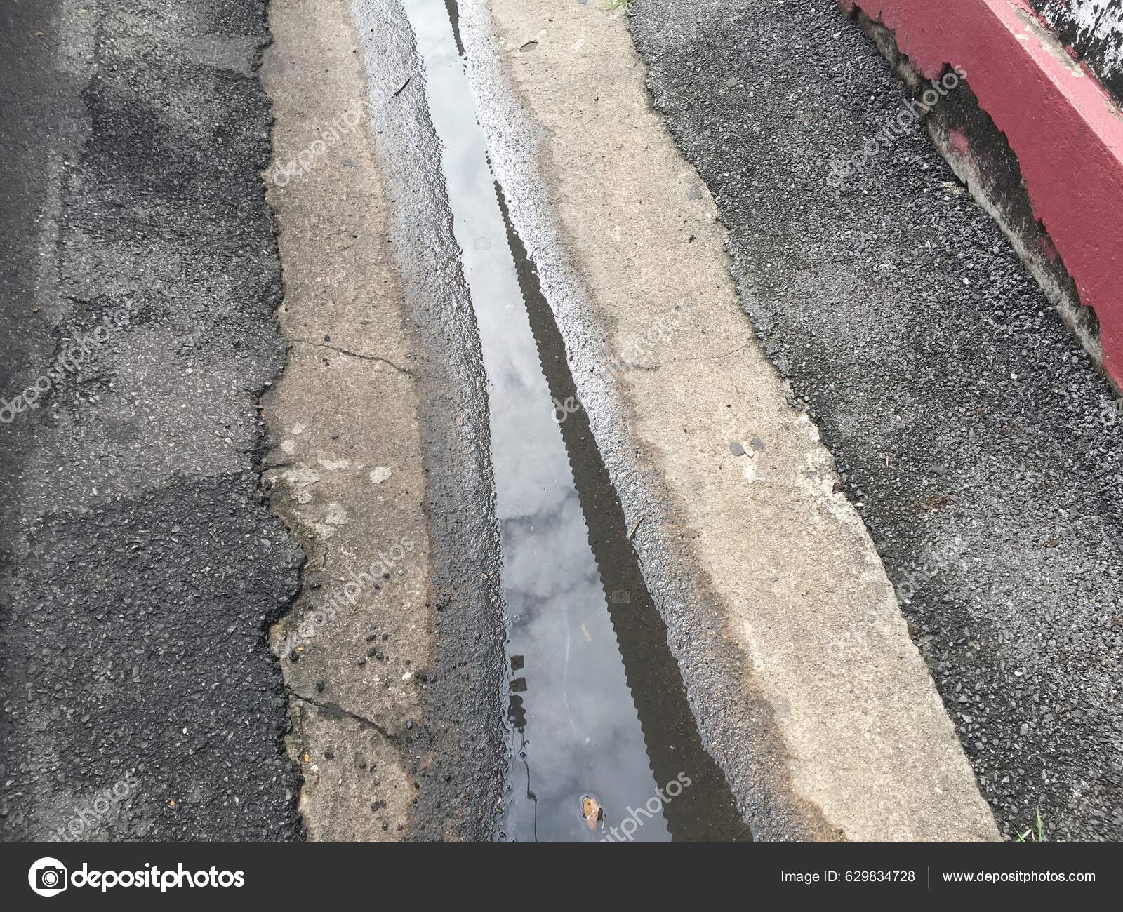 Asphalt Road Puddle — Stock Photo © pongsak14 #629834728
