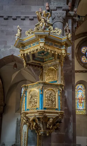 Selestat, Francia - 06 25 2024: Vista del púlpito barroco de ...