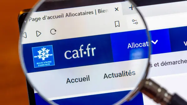 Clamart, Francia - 4 de enero de 2024: Detalle del sitio web 'caf.fr' de la Caisse d ...