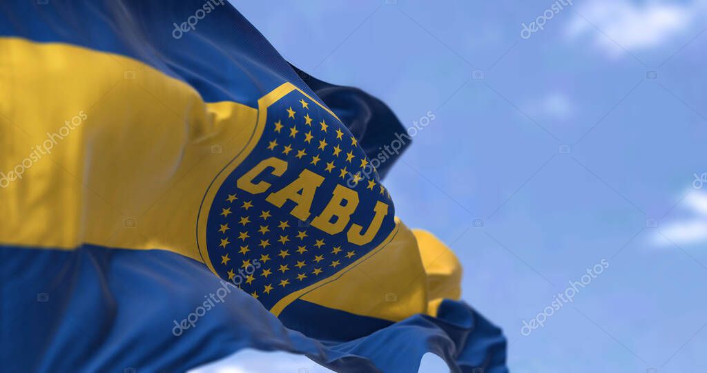 Buenos Aires, AR, Oct. 2022: La bandera de Boca Juniors ondeando en el ...