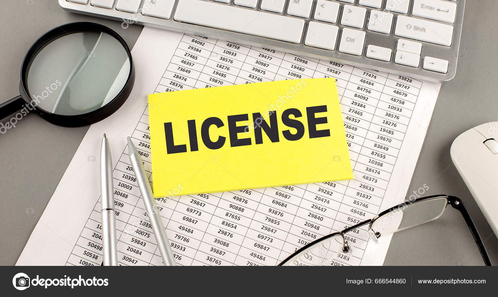 License Text Written Sticky Chart Keyboard Magnifier — Stock Photo © Irina_drozd #666544860