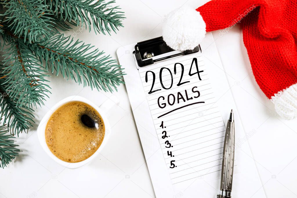 Resoluciones de año nuevo 2024 en el escritorio. Lista de resoluciones ...